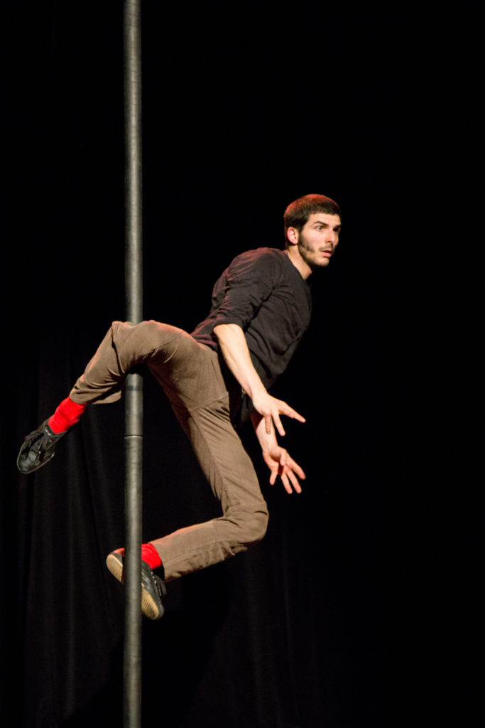 Performance Mât Chinois – Compagnie des Cieux Galvanisés